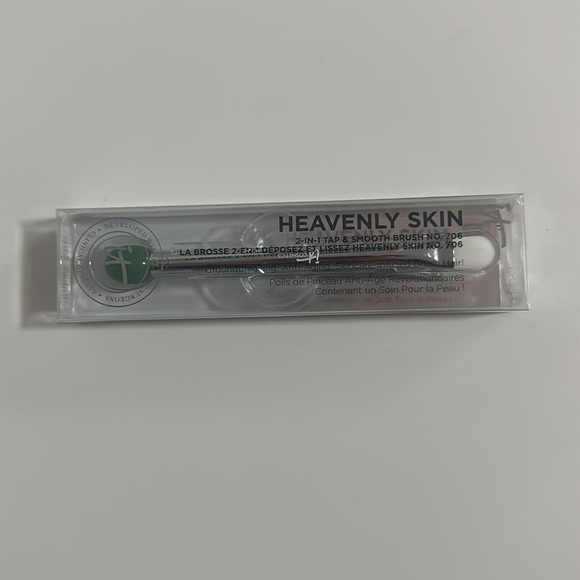 it cosmetics | Makeup | Nwt It Cosmetics Heavenly Skin 2in Tap Nwt ...